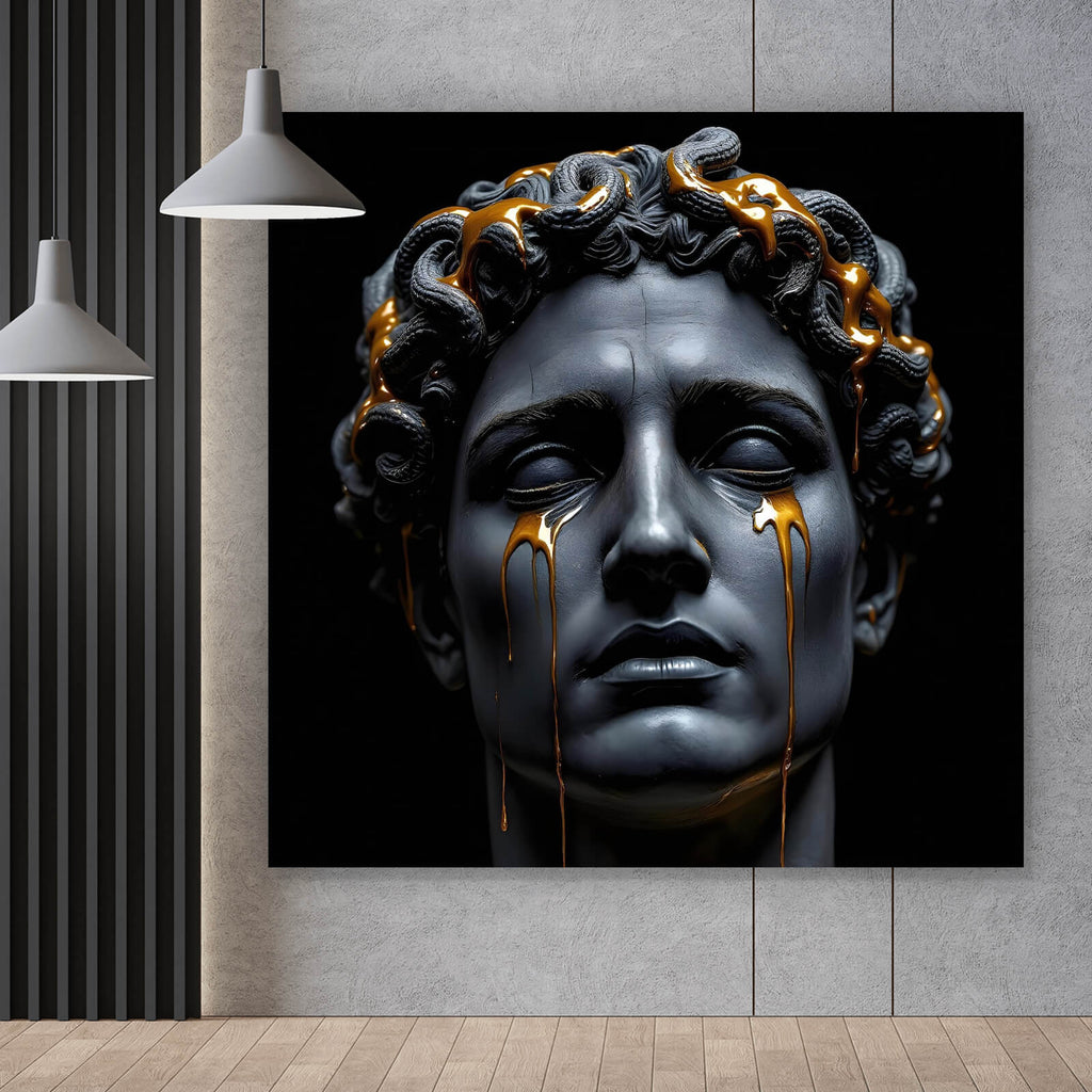 Poster Medusa Skulptur weinend mit goldener Verzierung im Quadrat ...